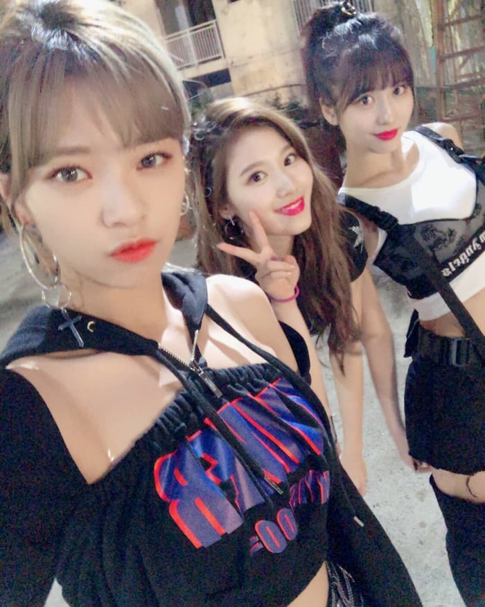 Jeongyeon, Sana & Momo - 9GAG