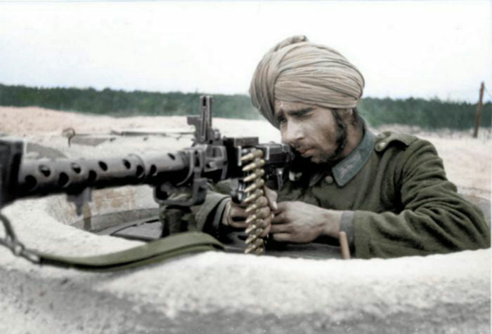 Uploading a WW2 Photography everyday #72 Indian volunteer machine ...