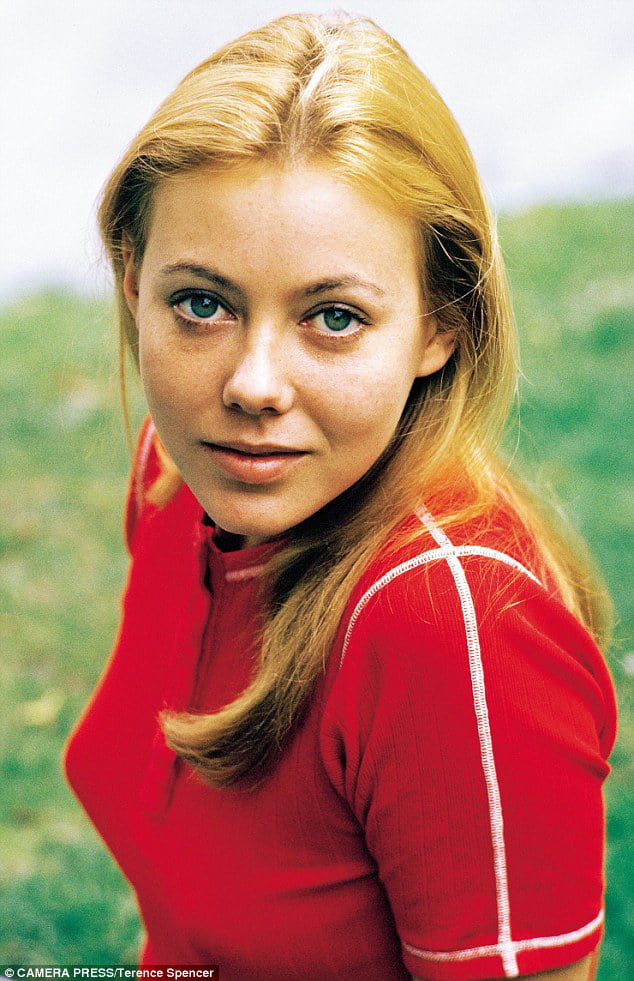Jenny Agutter - 9GAG