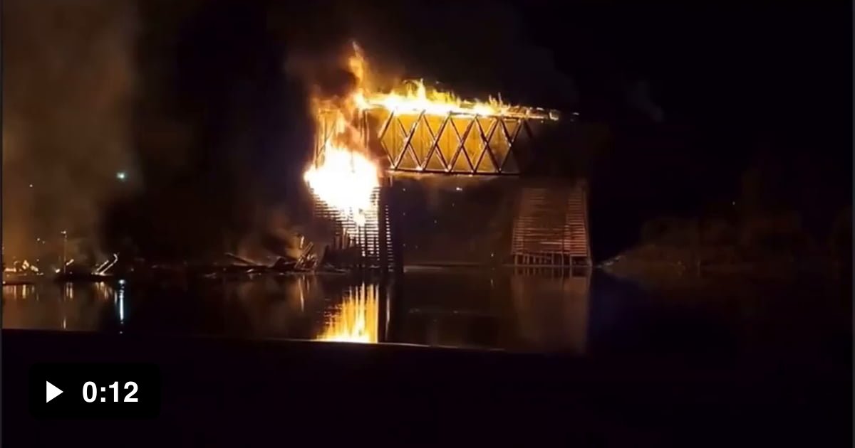Historic 'Red Bridge' in Kamloops BC catches fire and collapses. Sept ...