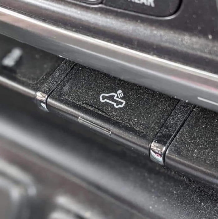 This truck has a jellyfish launcher. - 9GAG