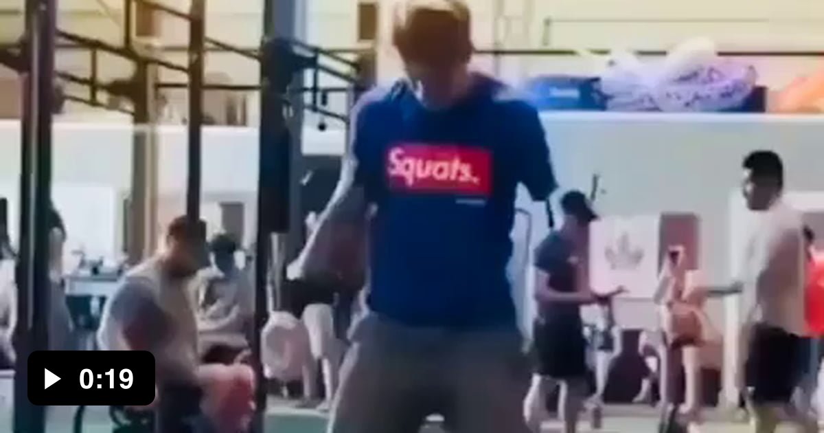 One armed man showing incredible strength with his weigh lifting. 🏋🏽 - 9GAG