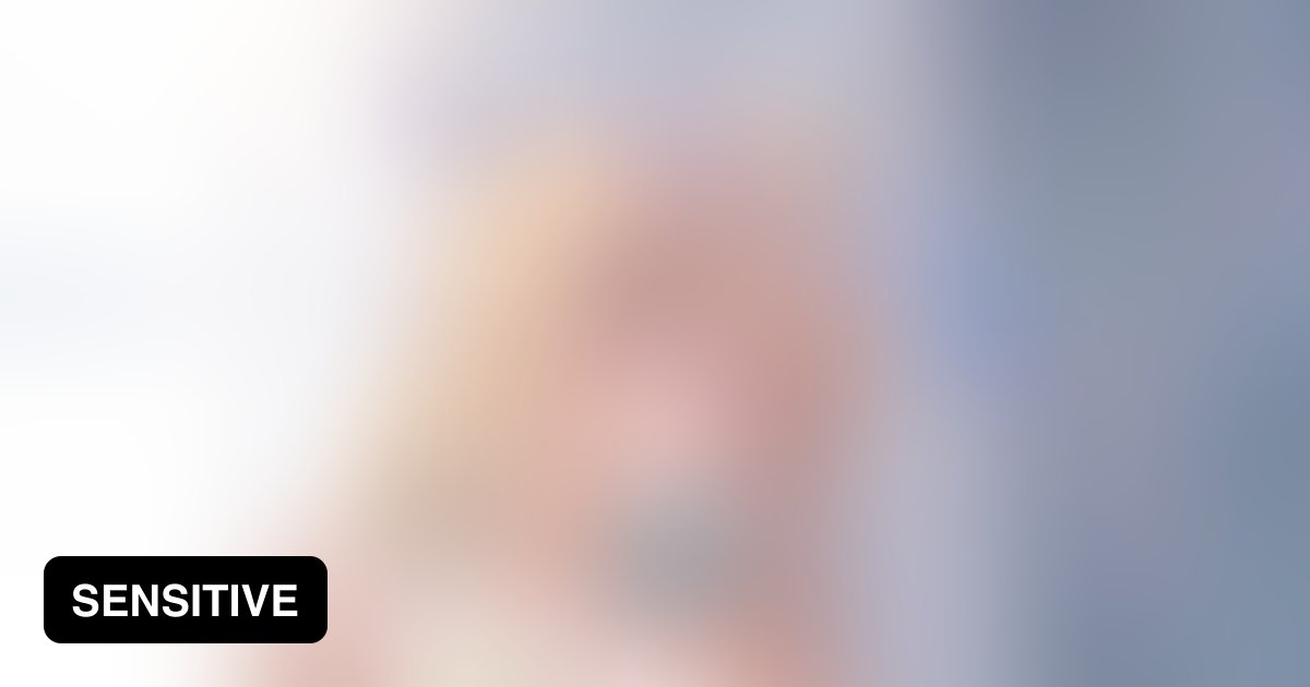 Fleurdelys in gold bikini - 9GAG