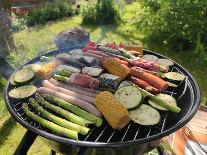 Winter is back, so last year's memories. Cant wait to get the grill running again. - 9GAG