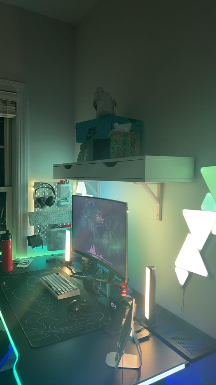 High Schooler’s Setup - 9GAG