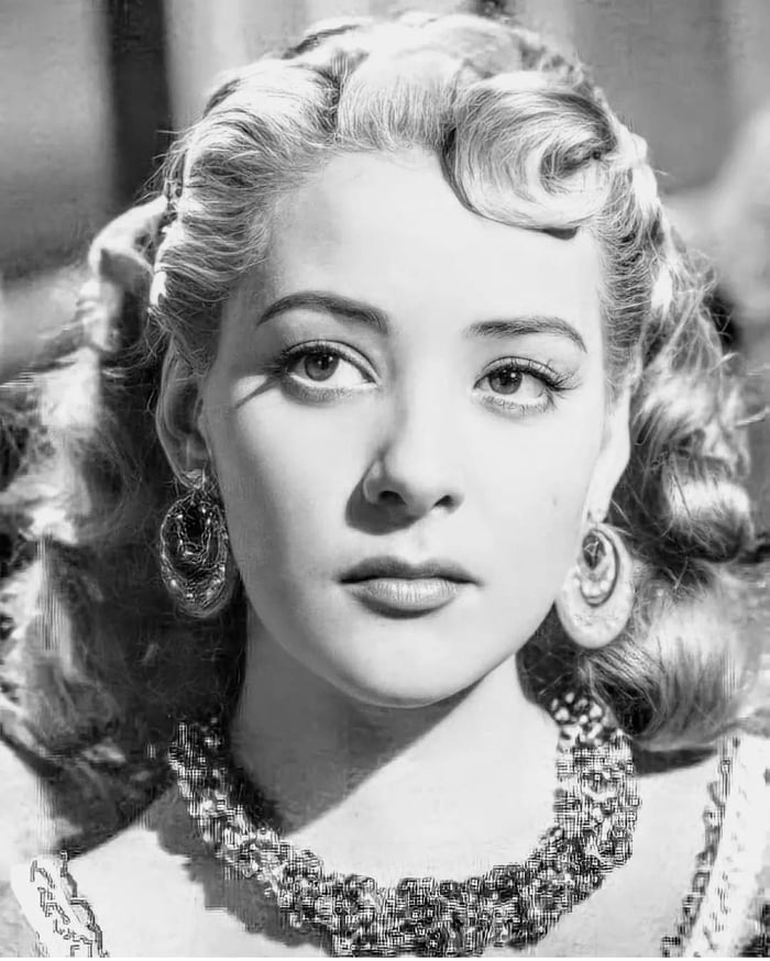 Mexican actress Silvia Pinal in 1961 - 9GAG