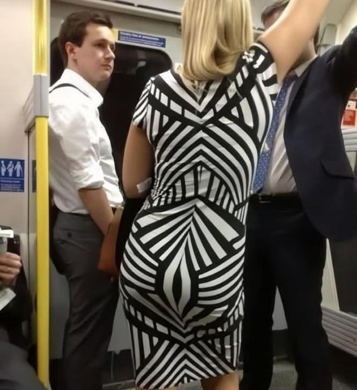 This dress pattern seems a little off. - 9GAG