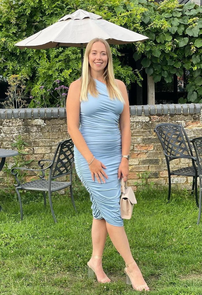 Blonde in blue dress - 9GAG