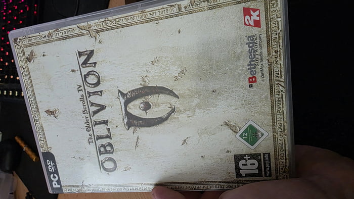 Does your version habe a booklet? no? then i think i got the better one. - 9GAG