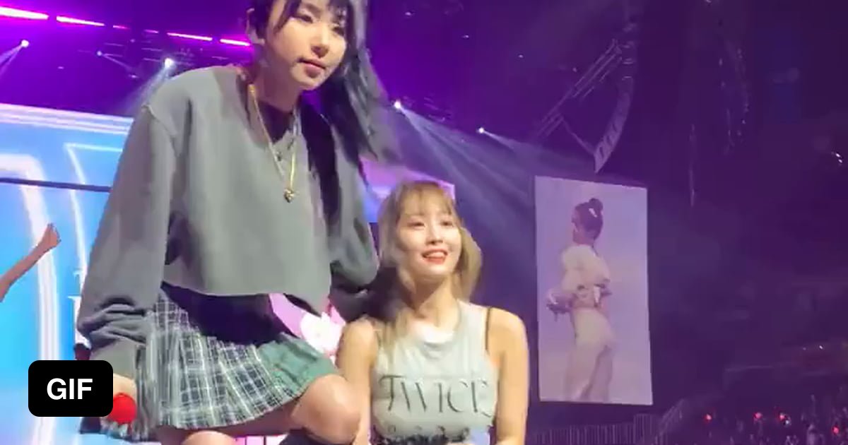 Momo & Chaeyoung + Sana - 9GAG