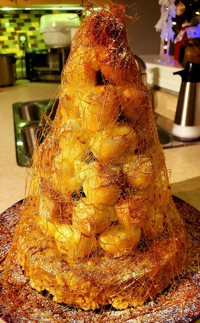 Croquembouche/ Profiterole tower - 9GAG