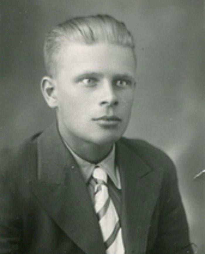 Finnish soldier Aimo Koivunen got separated from his unit with no food ...