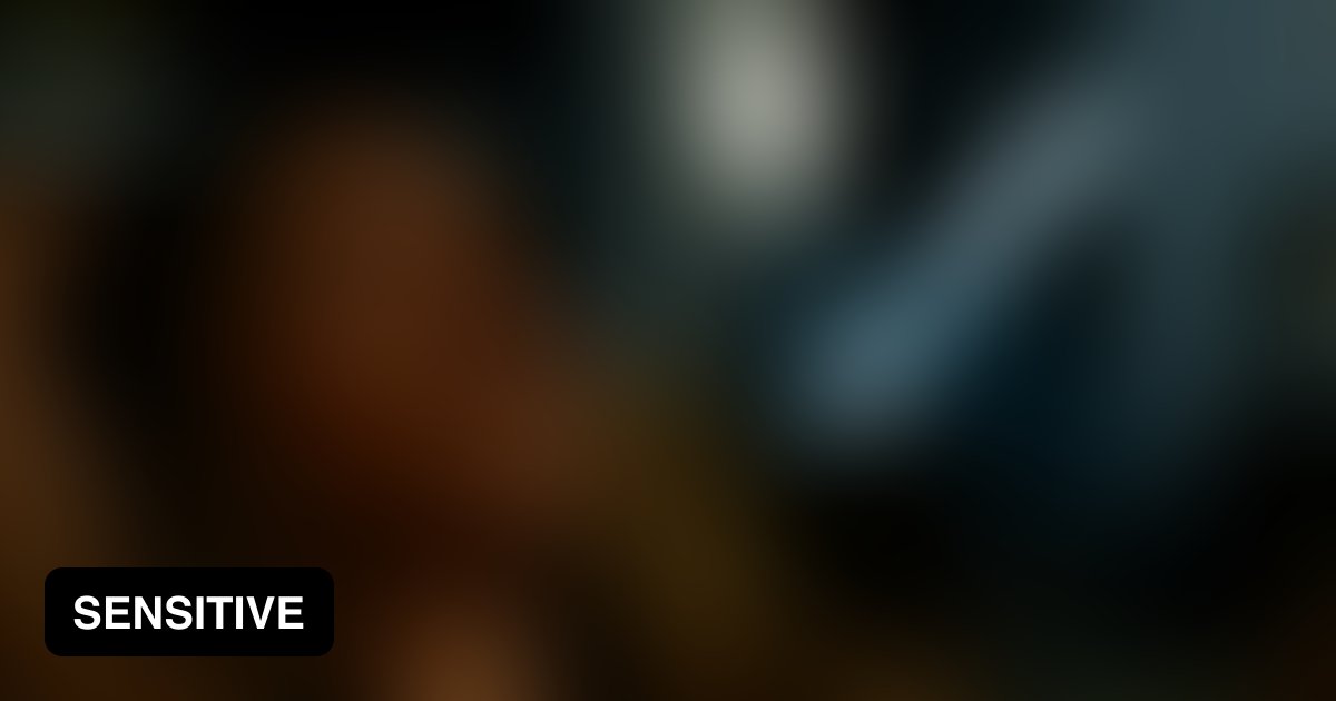 Sydney Sweeney quick nip squeeze - 9GAG