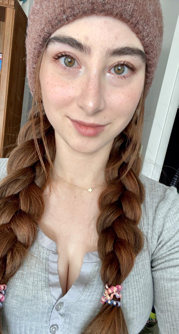 Hazel-green and fluffy brows - 9GAG