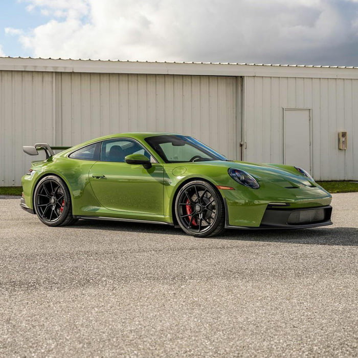 Olive Green 992 GT3. - 9GAG