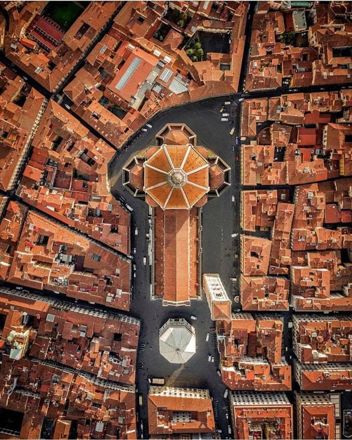 Bird's Eye View of Piazza del Duomo in Florence, Italy. - 9GAG
