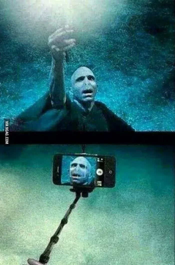 But first, let me take a selfie. - 9GAG