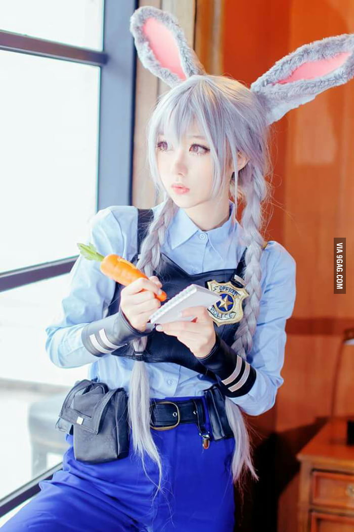 Zootopia Bunny Cosplay