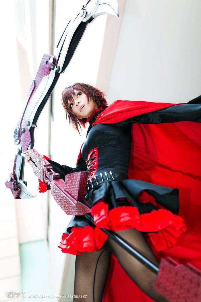 Ruby Rose cosplay - 9GAG