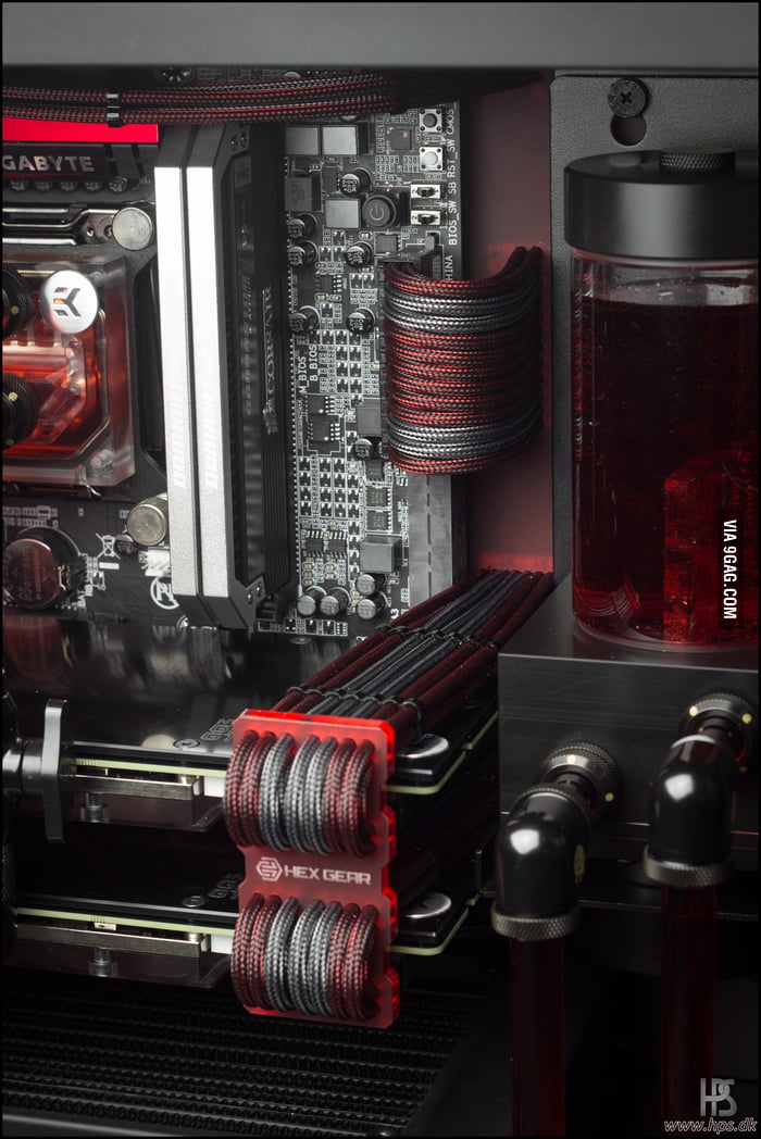 That cable management though - 9GAG