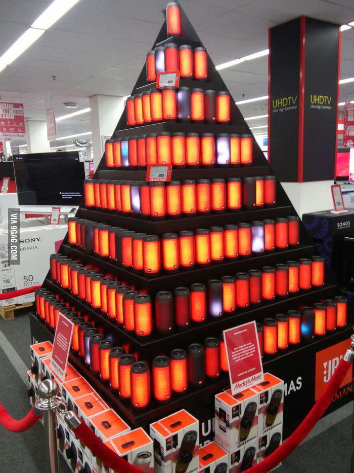 Christmas tree made out of wireless JBL speakers - 9GAG