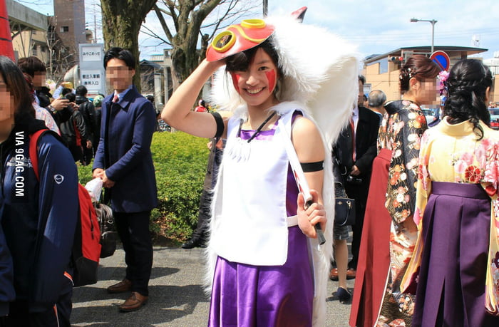 Kyoto University students cosplay for their graduation - 9GAG