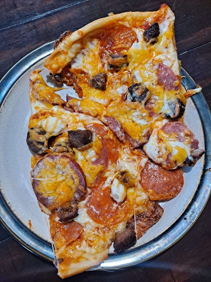 Made some pizza for dinner! - 9GAG