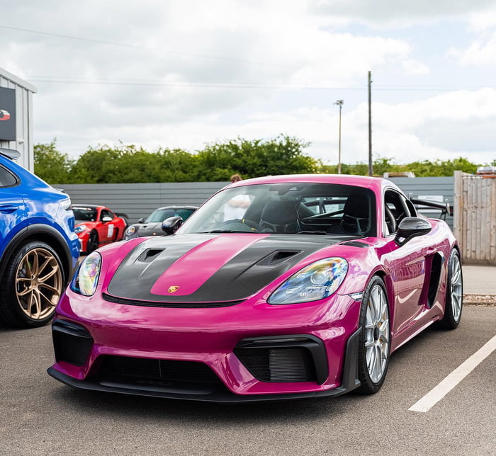 PTS Ruby Star Porsche GT4 RS - 9GAG