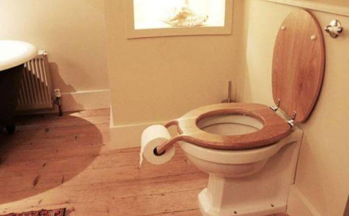 This is a very awkward toilet design - 9GAG