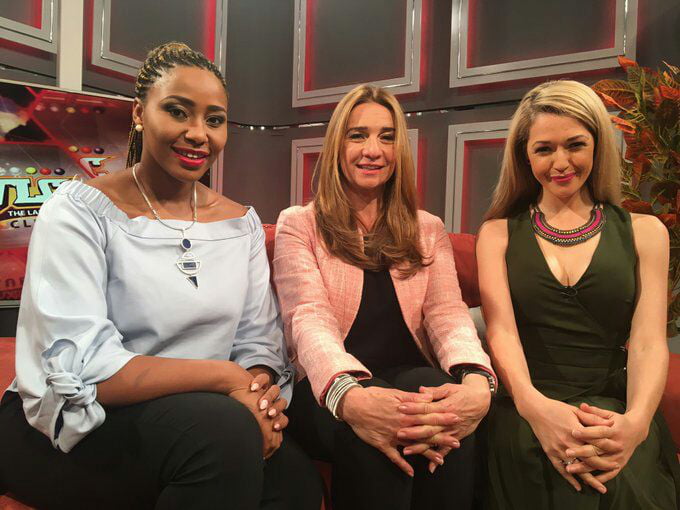 One on right is vaylen kirtley...sa sports presenter - 9GAG