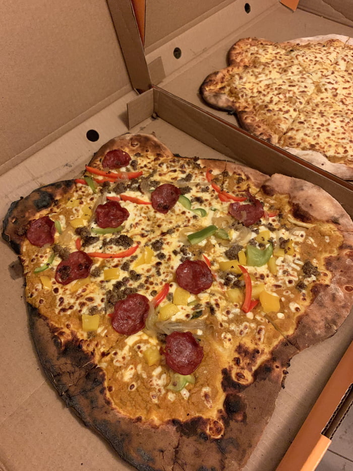 Garfield shaped “Garnivore” pizza from new food delivery app Garfield ...