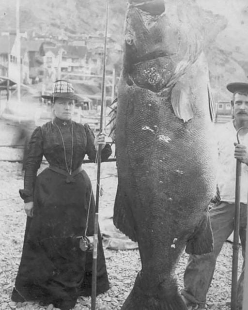 Your standard female fishing outfit in 1901. - 9GAG