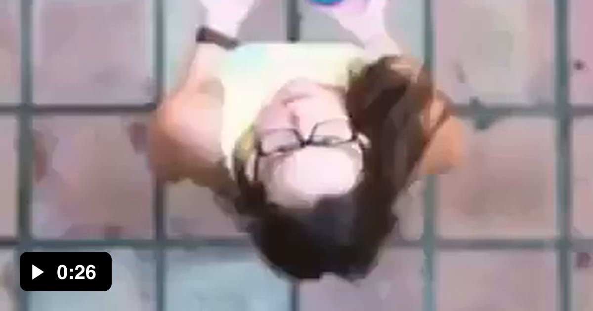 Juggling balls as seen from above. - 9GAG