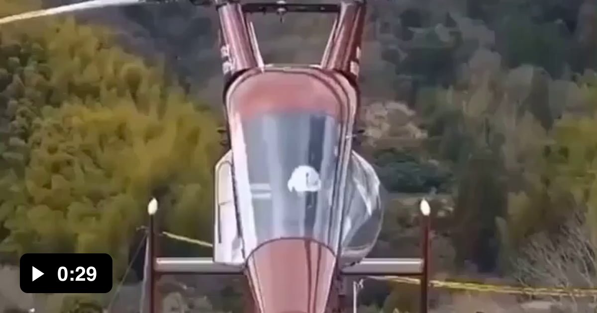 Observe the counter-rotating blades of this helicopter. - 9GAG
