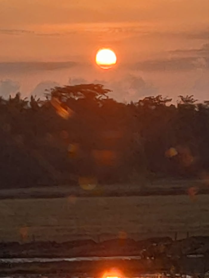 Red sun over paradise - 9GAG