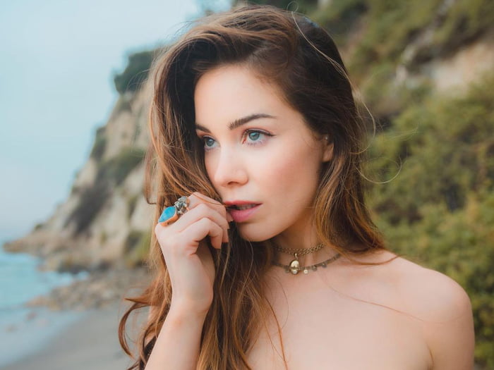 Roxanne McKee (Doreah from GoT) - 9GAG