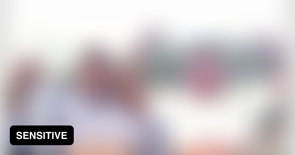 Abs Duo, the men with the biggest and most defined abs in the world, magnet for the gals - 9GAG