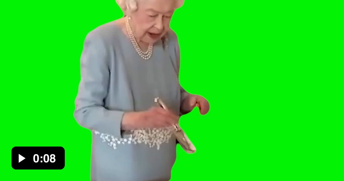 I need more queen stabs cake memes. Where are they!!! Make more!!! - 9GAG