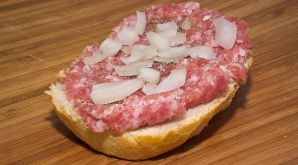 In germany we have a dish called Mettbrötchen, which basically is raw ...