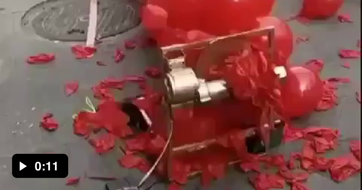 Pennywise crying in the sewer... - 9GAG