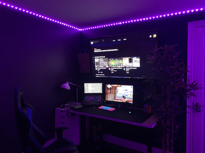 Laptop gaming setup - 9GAG
