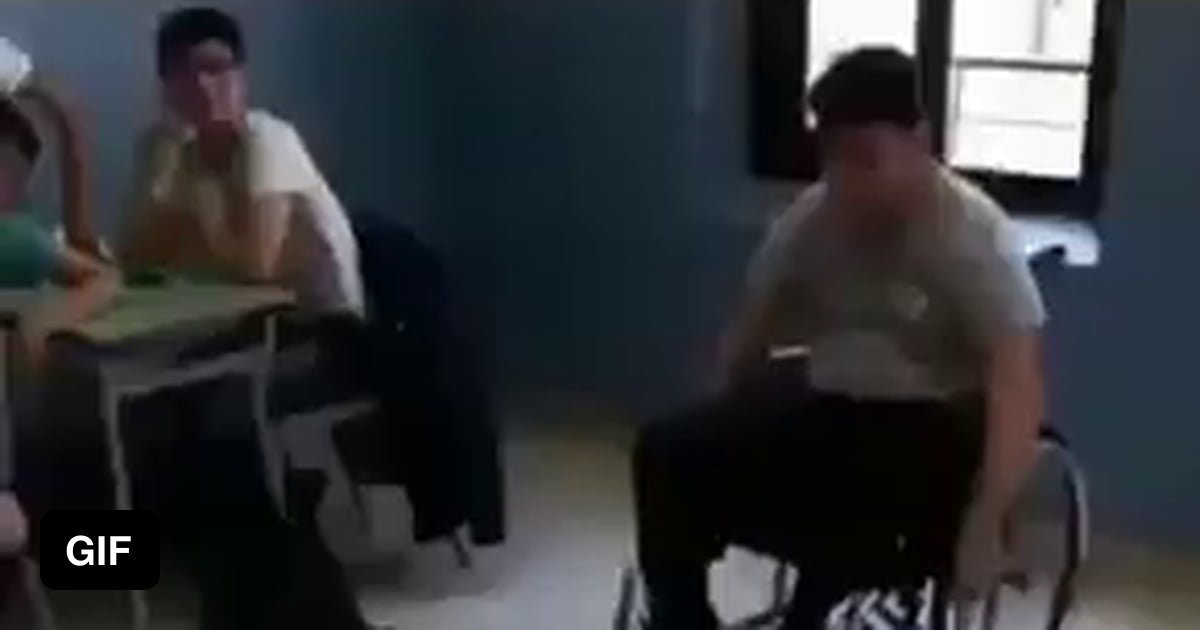 This F1 style wheelchair pit crew - 9GAG