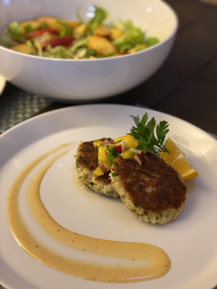 Crab Cake with Mango Salsa - 9GAG