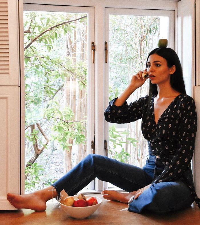 Victoria Justice - 9GAG