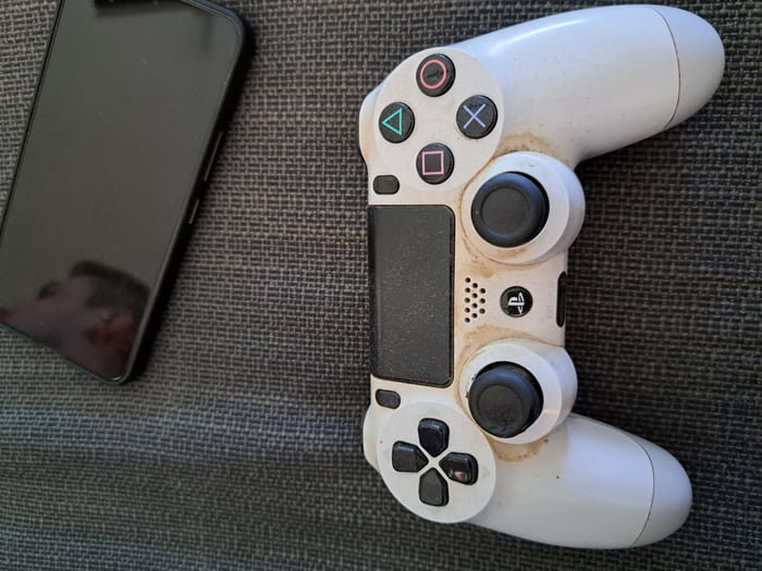 My friends controller... - 9GAG