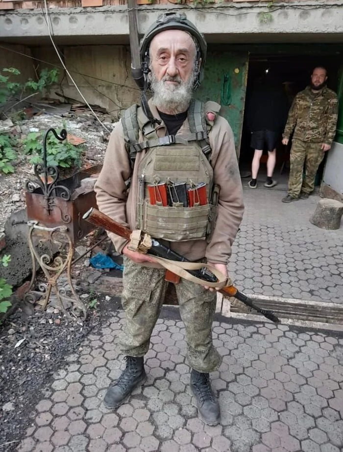A russian soldier, so high tech - 9GAG