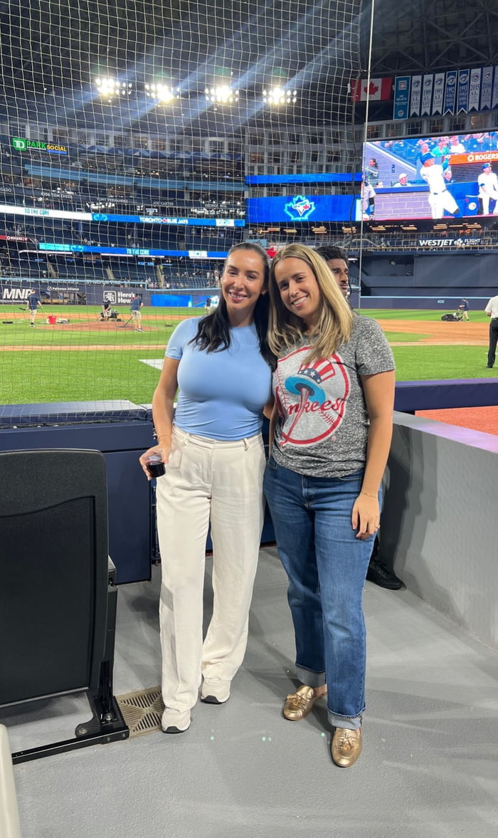 Eye-catching Blue - 9GAG