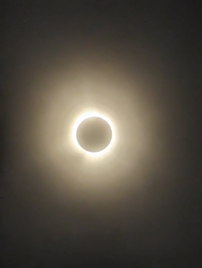 Total Solar Eclipse 04-08-2024 [Night mode] - 9GAG