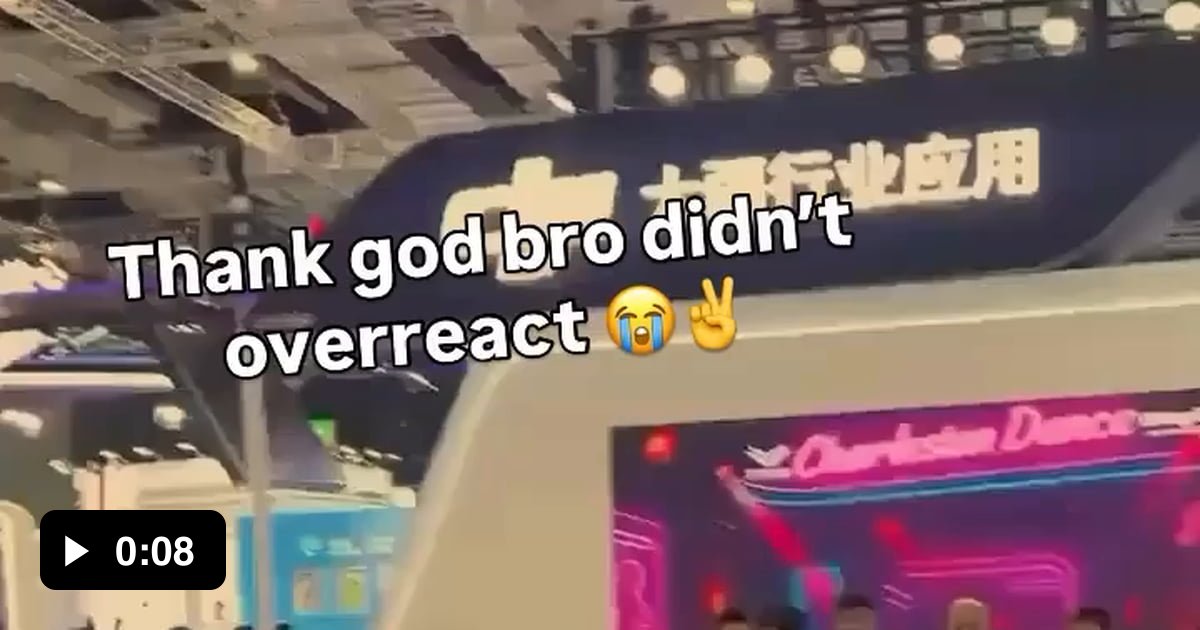 This robot malfunctions while dancing - 9GAG