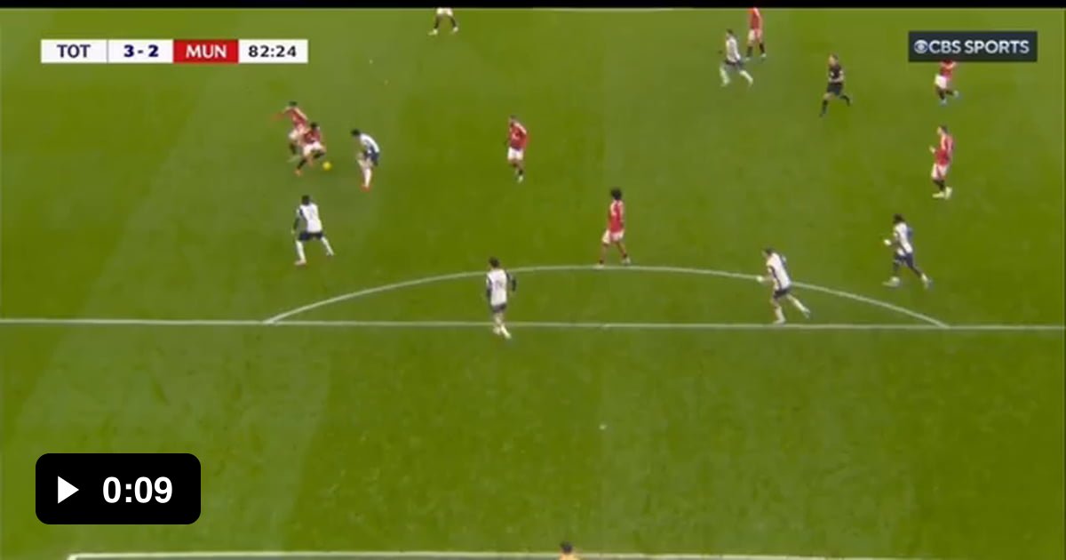 Fraser Forster unorthodox save vs Man United 82’ - 9GAG